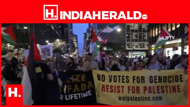 Pro-Terror mobs flying the flag of the Al Qassam Brigades i