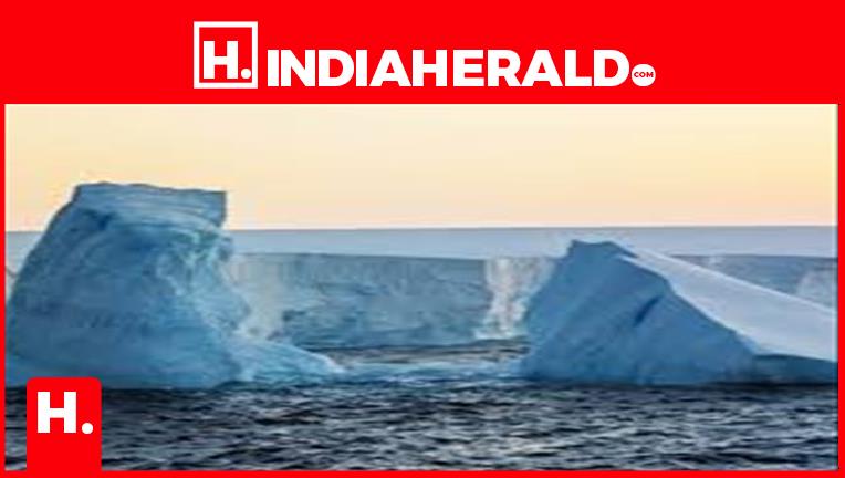 Red code Warning.. The world s largest iceberg is breakin