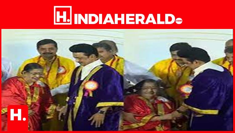 Singer P. Susheela stumbled at the graduation ceremony..