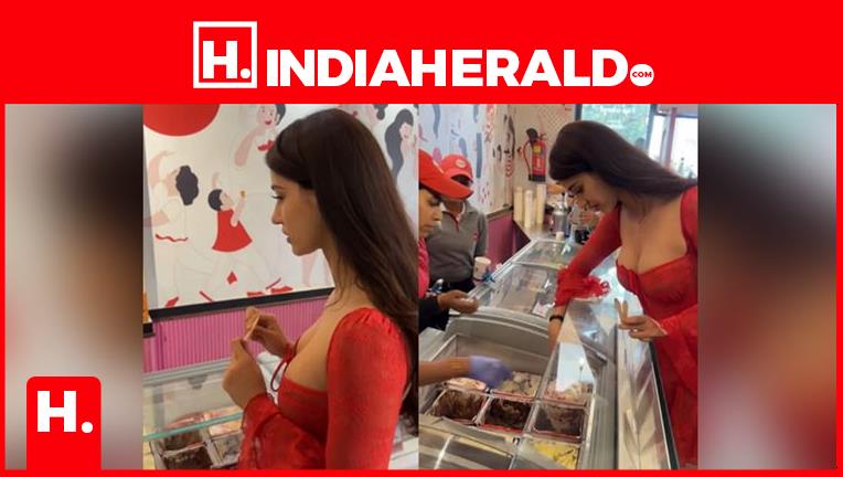 Star Heroine Enjoys Ice Cream in Public - VIDEO goes Viral