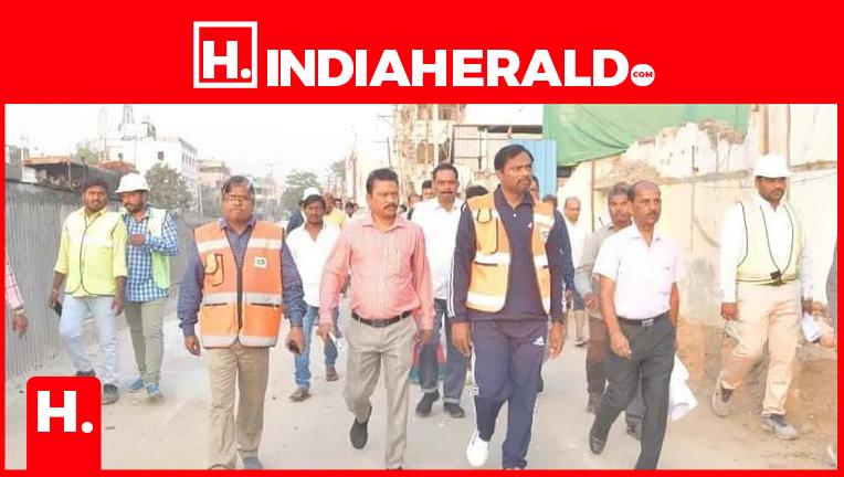 Telangana Hyderabad - GHMC commissioner inspects progress o