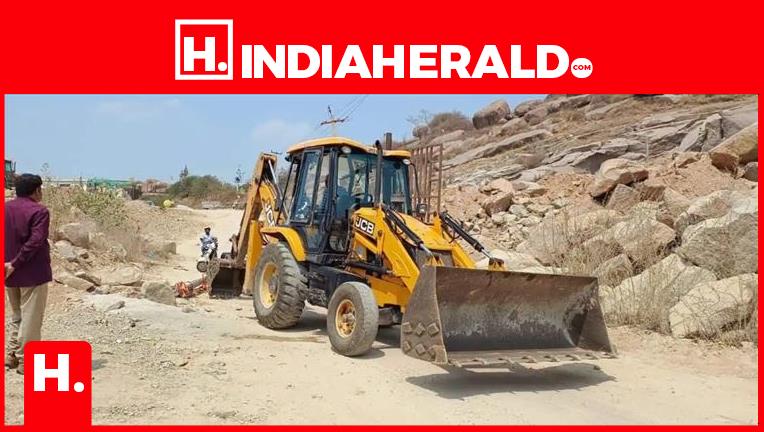 Telangana Hyderabad - HMDA demolishes illegal encroachments