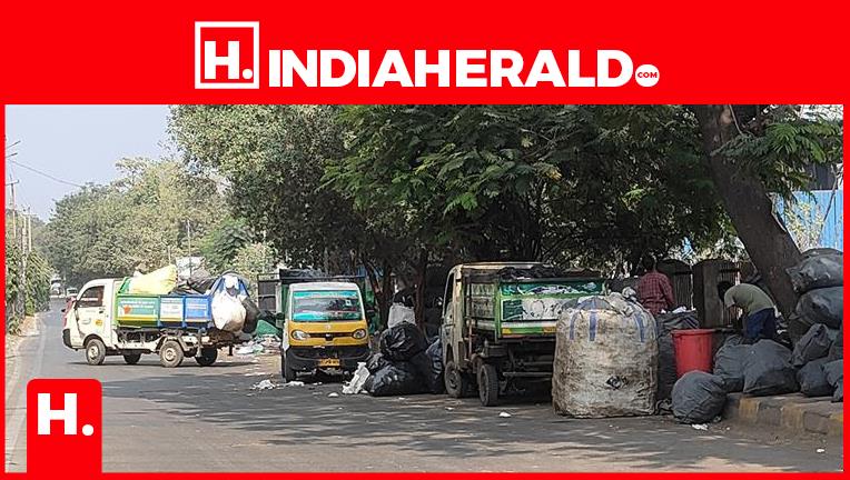 Telangana Hyderabad - Lower Tank Bund road turns into dumpy