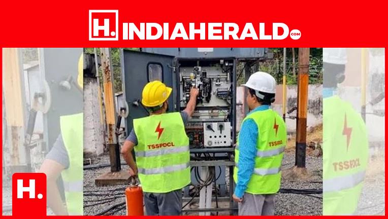 Telangana Hyderabad - Several electric poles, trees uproote