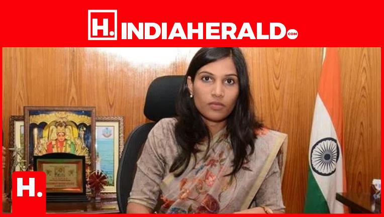 Telangana - Massive reshuffle of IAS officers, 20 collector