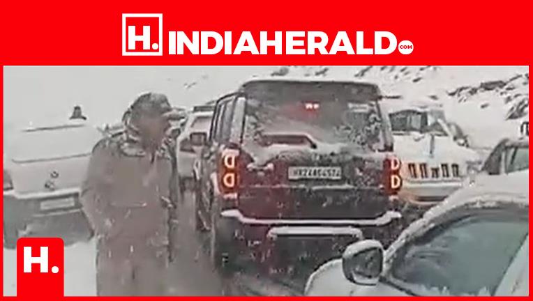 Two people got stuck in Lahaul Spiti due to snowfall in Him