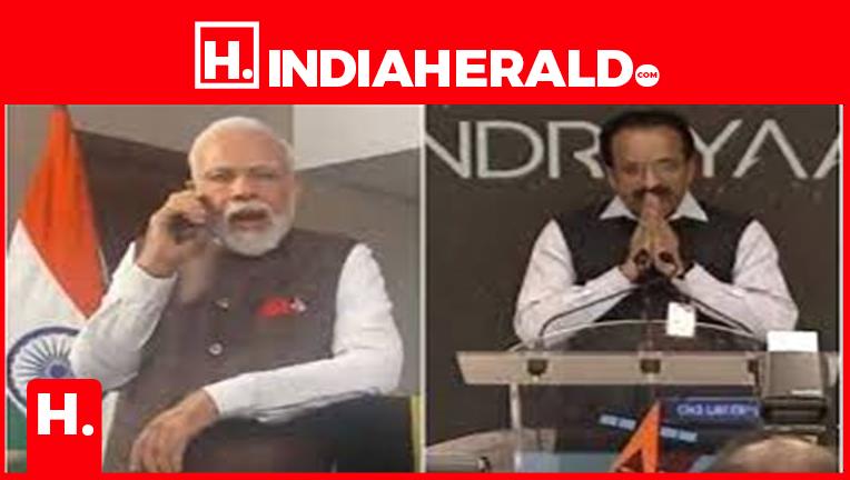 What PM Modi speak with ISRO chief over the phone?