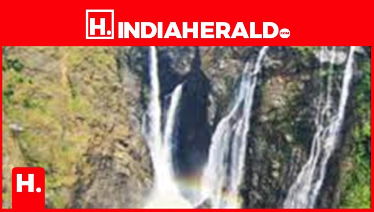 ఖంగ్‌చెండ్‌జోంగా జలపాతాలు...