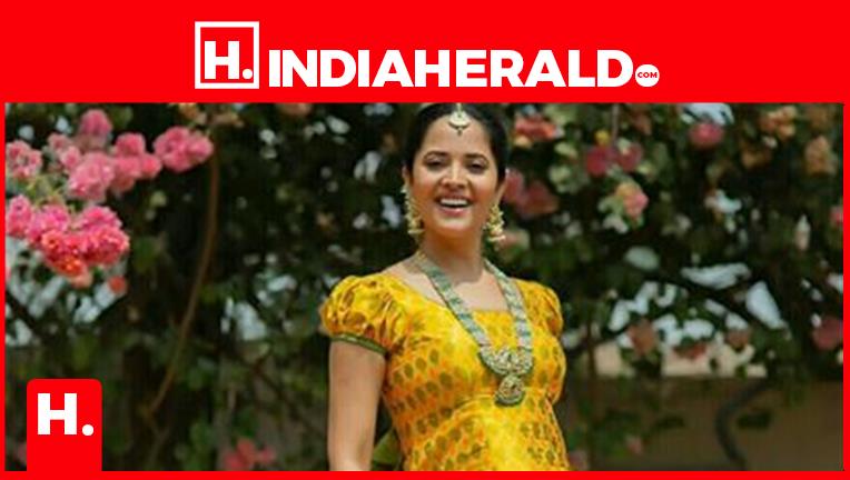 Anasuya looking gorgeous and resplendent in yellow traditio