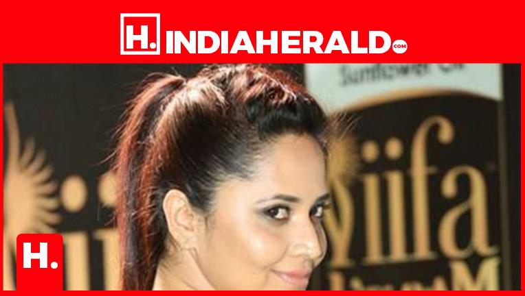 Anchor Anasuya Stills At IIFA Awards 2017