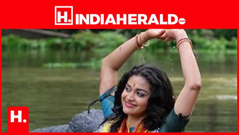 Keerthy Suresh Unseen Photos as legendary actress Savithri