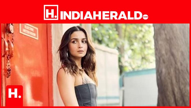 Alia Bhatt made perfect choice with her fashionable number