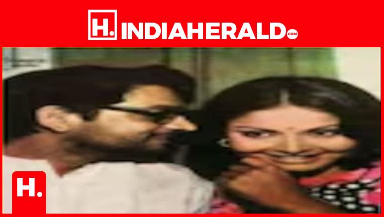 Famous Hindi cinema lyricist Gulzar is celebrating his 90th