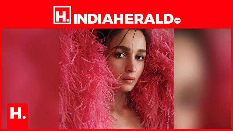 6 Photos of Alia, A Timeless Modern Beauty