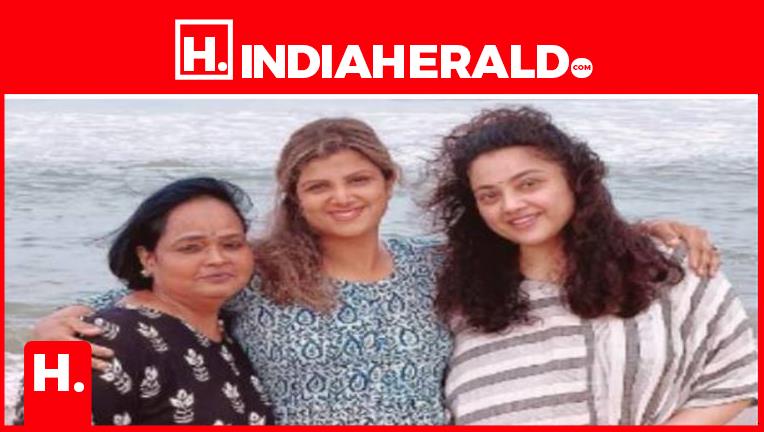 Actress Meena came out of the house after 40 days..