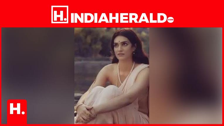 Adipurush - Lord Sita Ma wearing Low Hip and Showing Curves