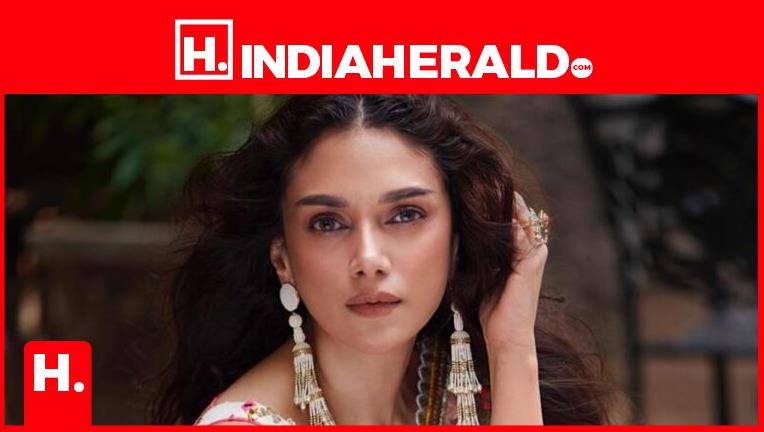Aditi Rao Poses Sensuously In Ethnic Wear - See Photos