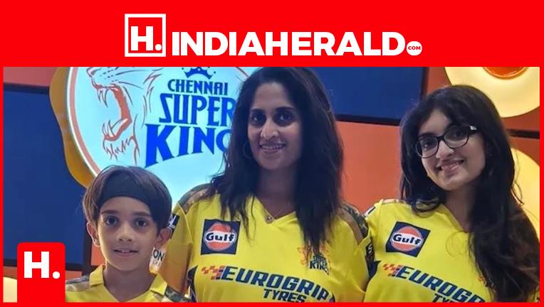 Ajith Kumar s wife Shalini, kids Anoushka-Aadvik enjoy IPL
