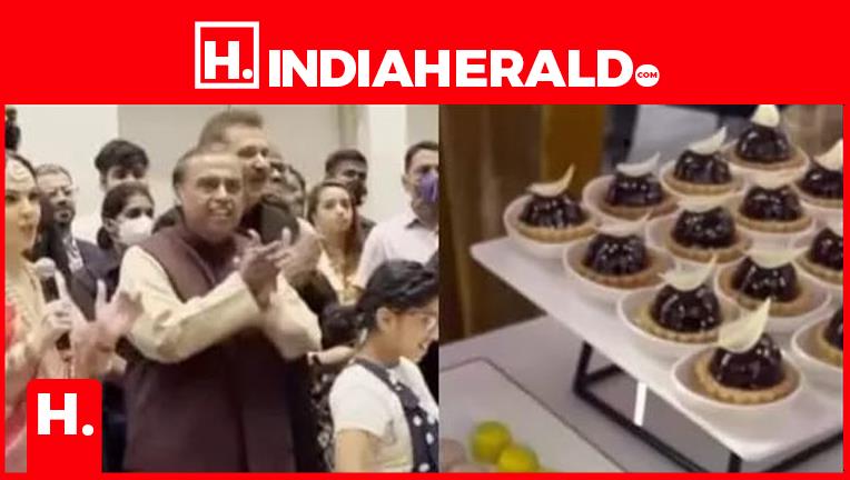 Ambani served 500 notes with sweets to the guests of NMACC