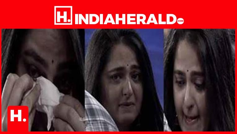 క్యాష్ స్టేజ్‌పైనే ఏడ్చేసిన‌ అనుష్క..