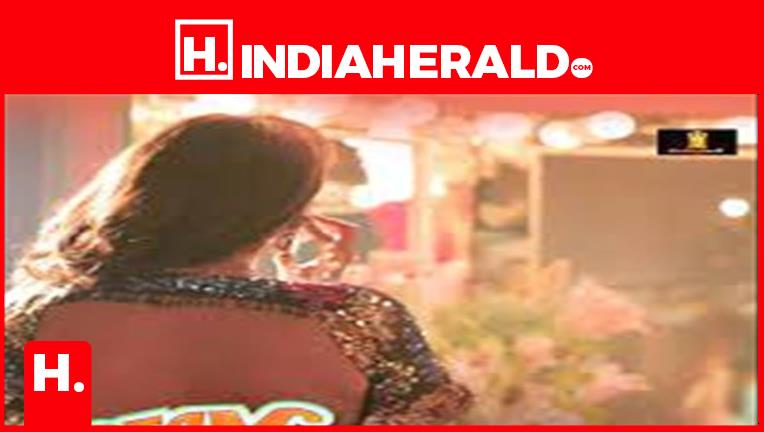 Dream Girl 2 Poster: Ayushmann Khurrana Aka Pooja Peeks Fro