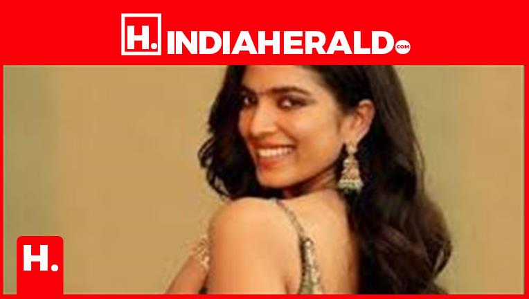 From Kalyanam to Tangalan release... Malavika Mohanan unfli