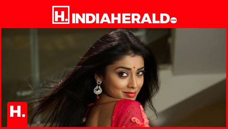 హీరోయిన్ గా శ్రియ ను పరిపూర్ణ నటి ని చేసిన సినిమా..