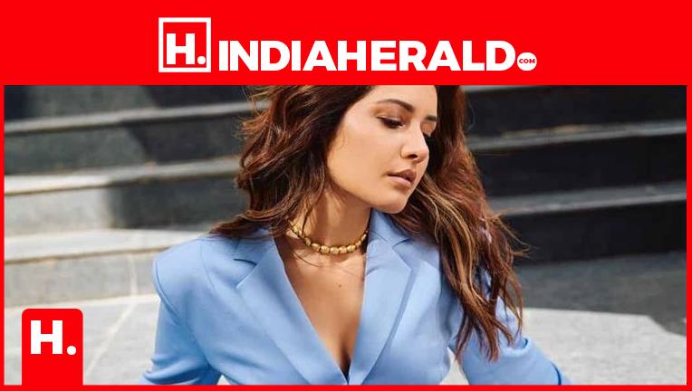 Hotness Overload by Raashii Khanna - 7 Photos