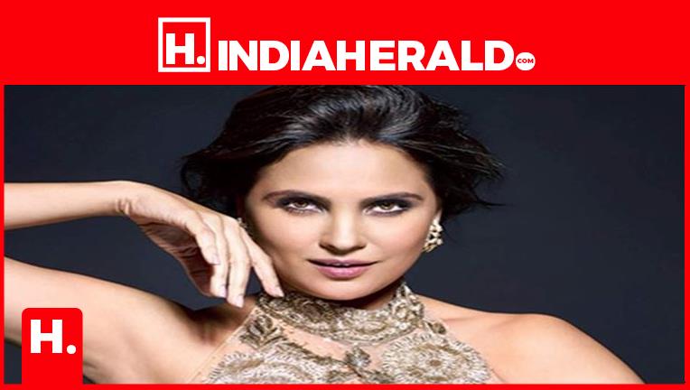 Lara Dutta gave a whip that Akshay Kumar fell down with a t