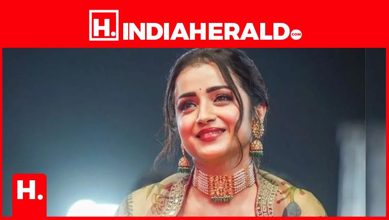 OFFICIAL - Trisha Marriage Photos are Breaking the Internet