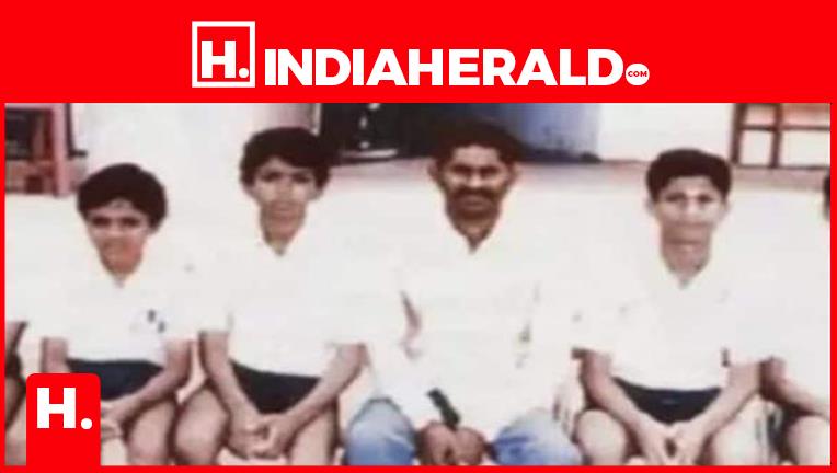 Old Viral Photo of Thalapathy Vijay with teacher...