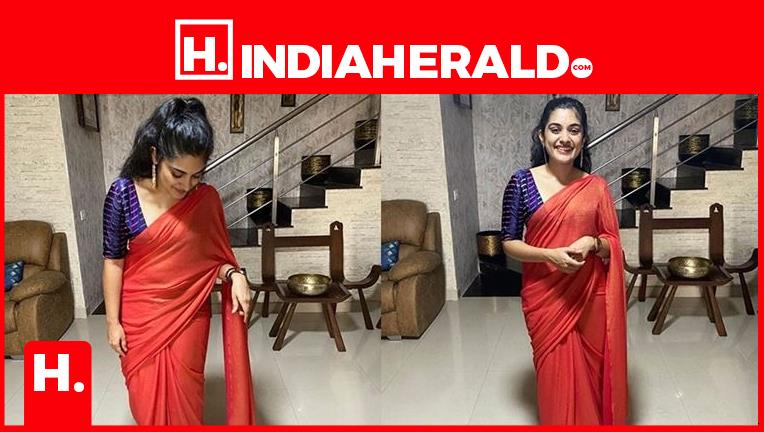 PHOTOS - Nivetha Thomas Oozes Oomph in Floating Saree
