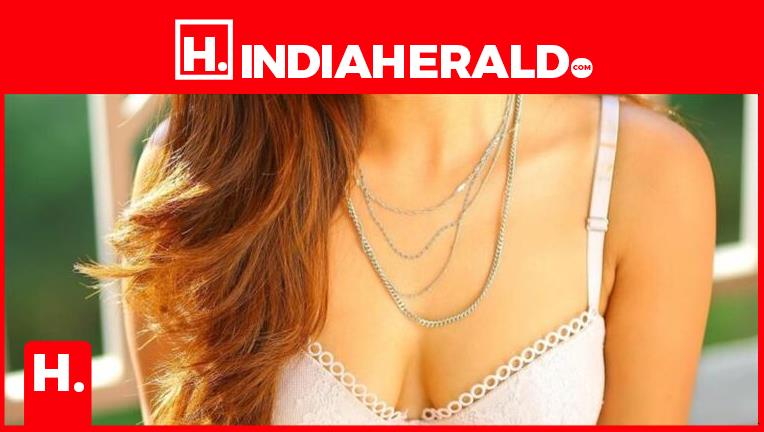 Pic Talk: Ashu’s Alluring Poses On Her Balcony