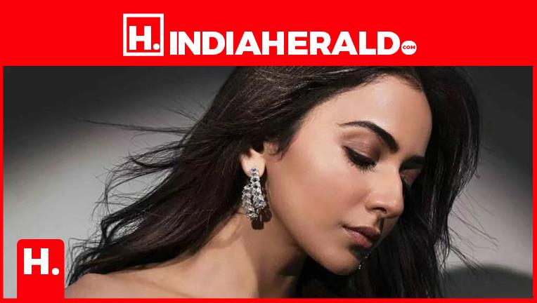 Pics: Ravishing Rakul Preet Stuns In Black