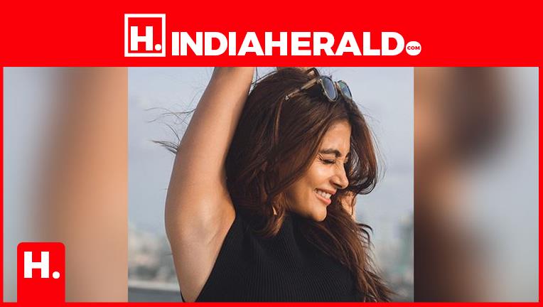 Pooja Hegde Armpits - Fans Go Crazy in comments