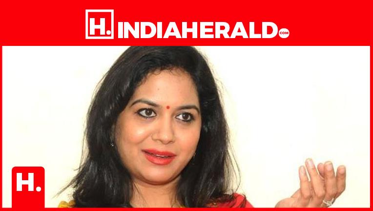 Pregnant News Hurts me - Singer Sunitha