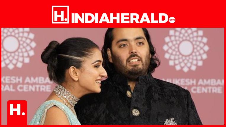 Radhika Merchant dazzles in Abu Jani-Sandeep Khosla s lehen