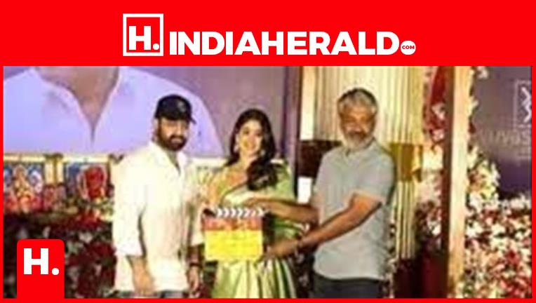 Rajamouli clapped & started Jr NTR s movie..