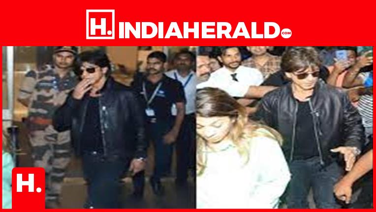 Shah Rukh Khan knocked a fan s cell phone..