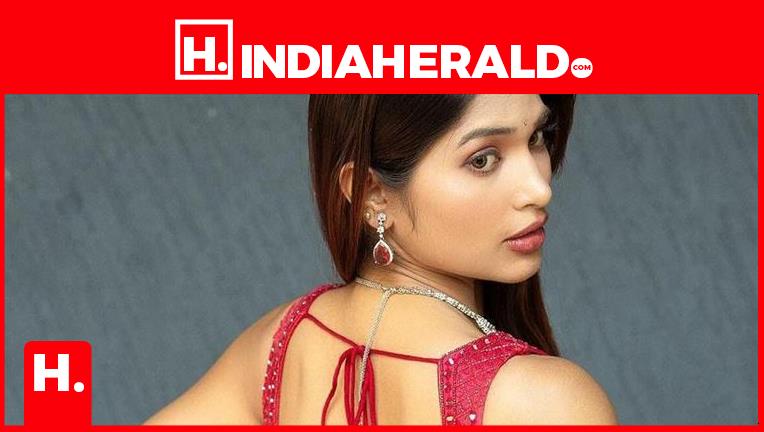 బ్యాక్ అందాలతో రెచ్చిపోయిన బిగ్ బాస్ శుభ శ్రీ..
