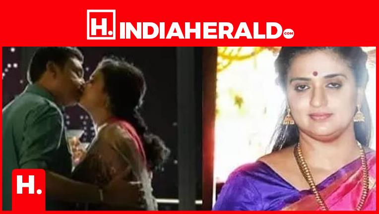 South actor Naresh GF kisses photos leaked?