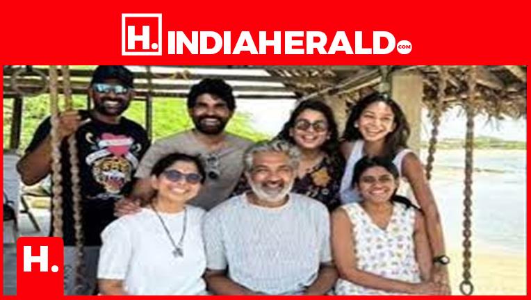 SS Rajamouli Chilling With Family - viral pics