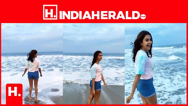 VIDEOS - Pooja enjoys her time by Beach amid a good and Win