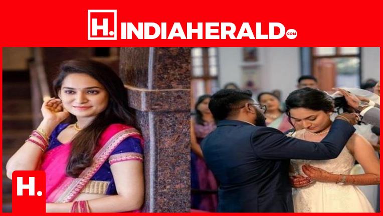 Vijay TV serial actress Shimona holding hands with her love