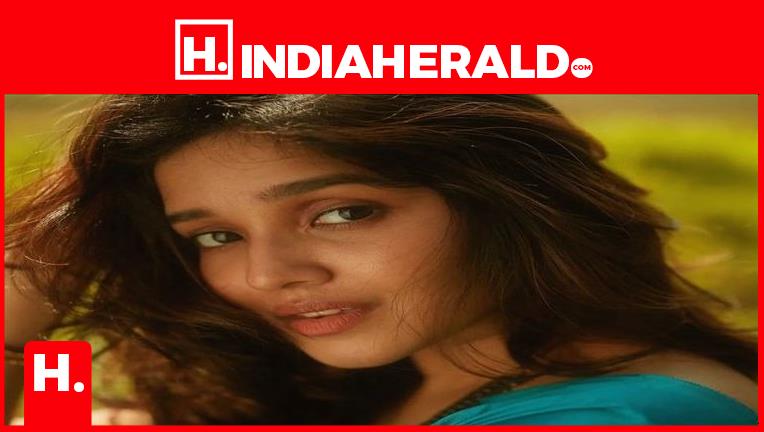 Why did this beauty get excited with lip locks?