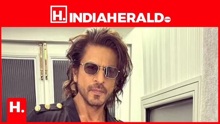 Shah Rukh Khan Photos: Shah Rukh Khan came and cast his vot Shah Rukh Khan Photos: Shah Rukh Khan came and cast his vot