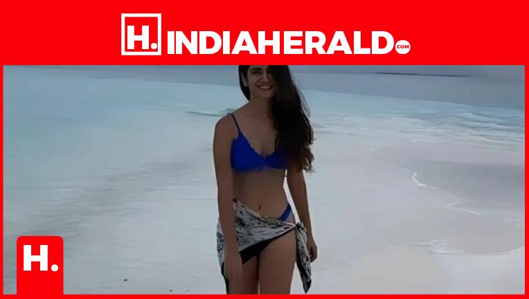 Young School Girl Heroine in BIKINI - 7 Hot Photos