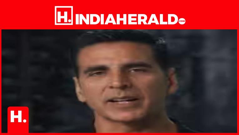 Akshay Kumar is not hiding his age, his white beard look cr
