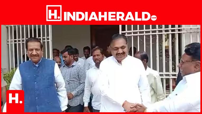 A closed-door meeting of Prithviraj Chavan and Jayant Patil?