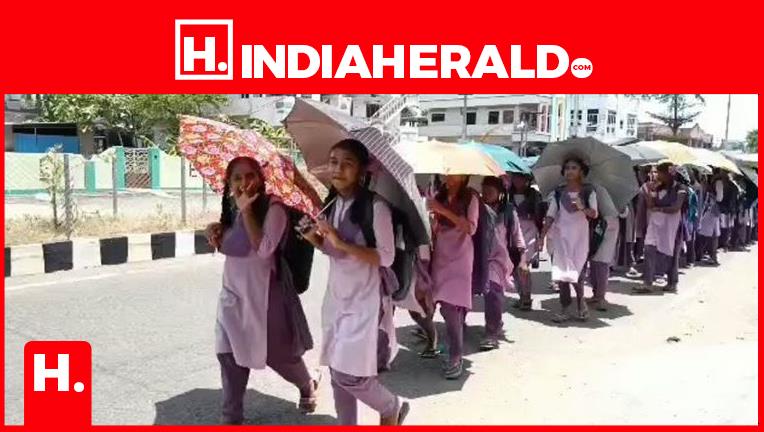 Amid heat wave in Hyderabad, students struggle to attend sc